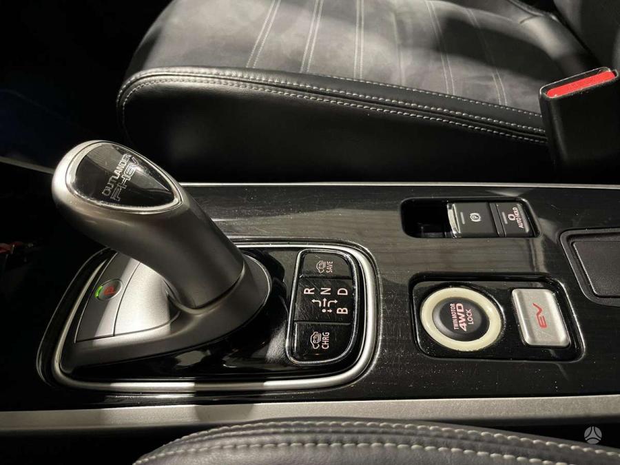 Grey Mitsubishi Outlander 2016 in Klaipeda, with an engine capacity of 2.00 L and mileage of 182 thousand km for 13999 €, photo 23 on AUTOMOTO.COM.LV