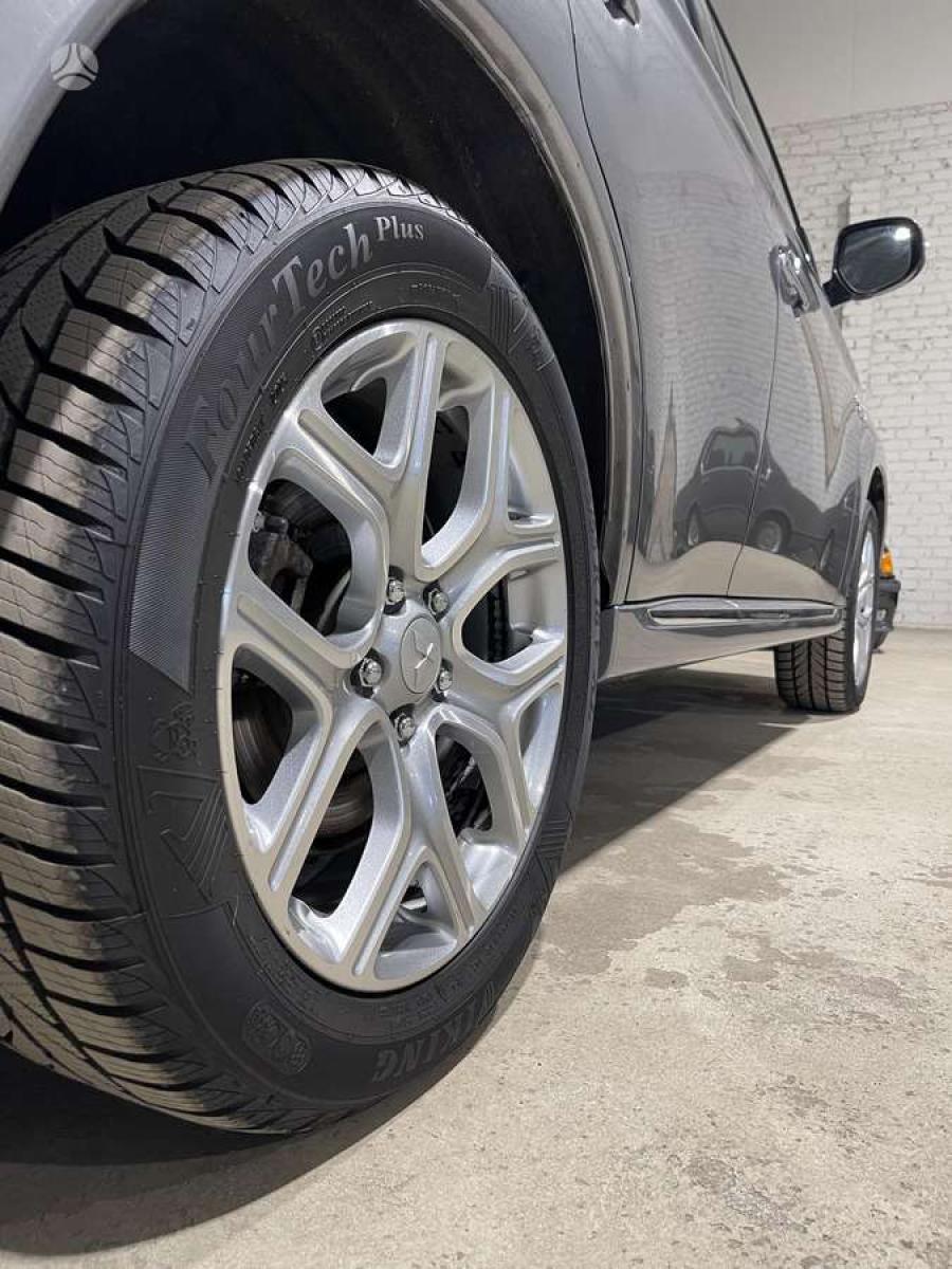 Grey Mitsubishi Outlander 2016 in Klaipeda, with an engine capacity of 2.00 L and mileage of 182 thousand km for 13999 €, photo 27 on AUTOMOTO.COM.LV