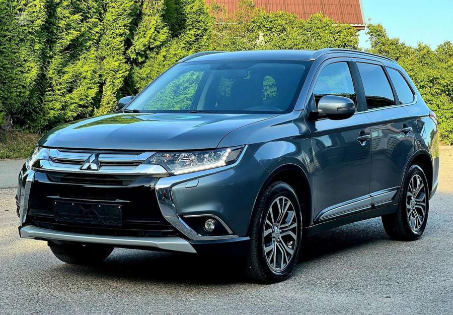 Grey Mitsubishi Outlander 2016 in Utena, with an engine capacity of 2.27 L and mileage of 140 thousand km for 13100 €, photo 6 on AUTOMOTO.COM.LV