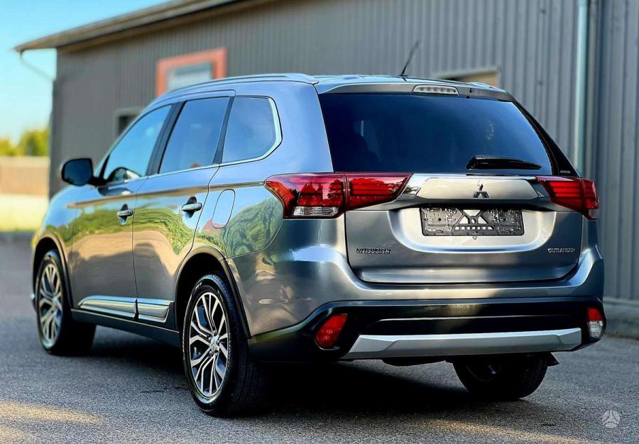 Grey Mitsubishi Outlander 2016 in Utena, with an engine capacity of 2.27 L and mileage of 140 thousand km for 13100 €, photo 20 on AUTOMOTO.COM.LV