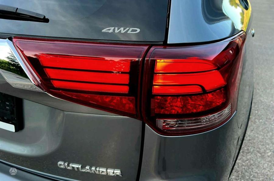 Grey Mitsubishi Outlander 2016 in Utena, with an engine capacity of 2.27 L and mileage of 140 thousand km for 13100 €, photo 32 on AUTOMOTO.COM.LV
