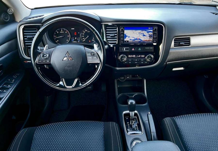 Grey Mitsubishi Outlander 2016 in Utena, with an engine capacity of 2.27 L and mileage of 140 thousand km for 13100 €, photo 42 on AUTOMOTO.COM.LV