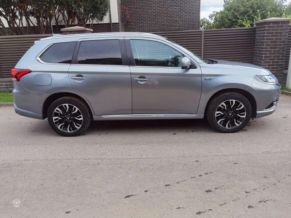 Pelēks Mitsubishi Outlander 2016 Kauņa, ar dzinēja tilpumu 2.00 L un nobraukumu 173 tūkst. km par 7900 €, foto 4 vietnē AUTOMOTO.COM.LV