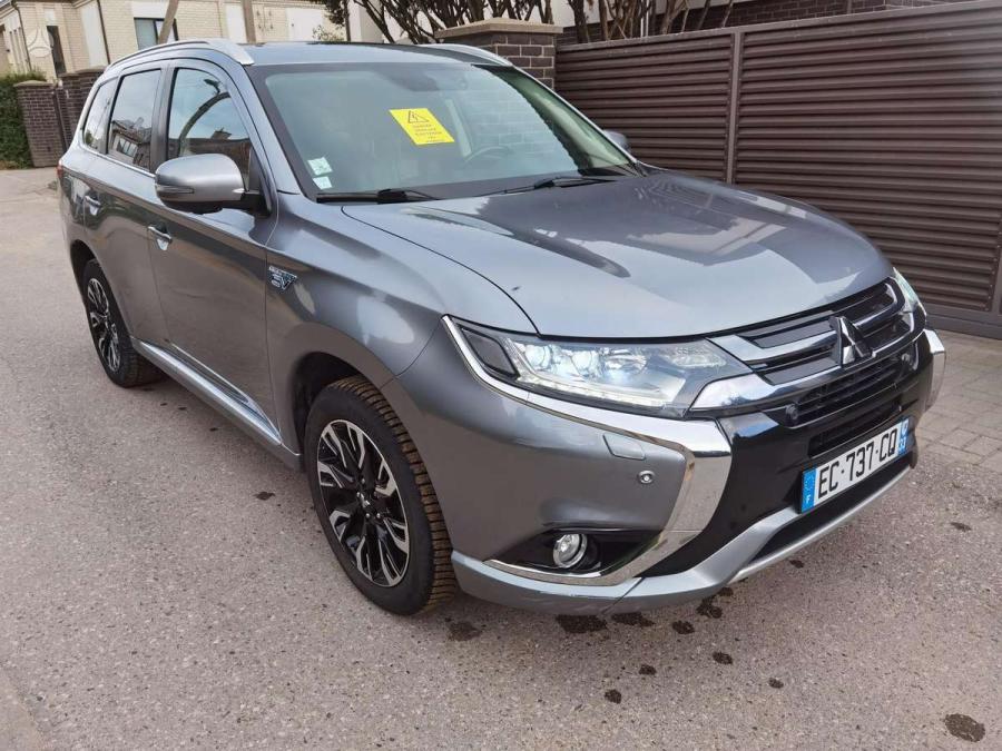 Grey Mitsubishi Outlander 2016 in Kaunas, with an engine capacity of 2.00 L and mileage of 173 thousand km for 7900 €, photo 6 on AUTOMOTO.COM.LV