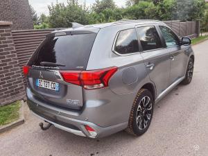 Grey Mitsubishi Outlander 2016 in Kaunas, with an engine capacity of 2.00 L and mileage of 173 thousand km for 7900 €, photo 8 on AUTOMOTO.COM.LV
