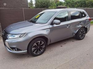 Grey Mitsubishi Outlander 2016 in Kaunas, with an engine capacity of 2.00 L and mileage of 173 thousand km for 7900 €, photo 16 on AUTOMOTO.COM.LV