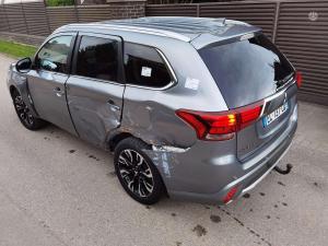 Grey Mitsubishi Outlander 2016 in Kaunas, with an engine capacity of 2.00 L and mileage of 173 thousand km for 7900 €, photo 18 on AUTOMOTO.COM.LV