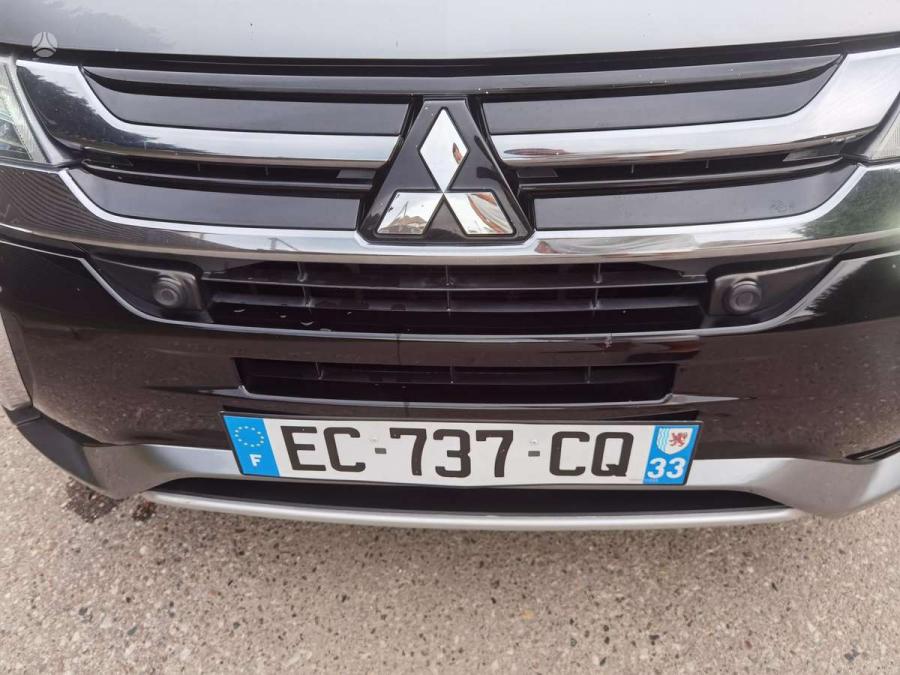 Grey Mitsubishi Outlander 2016 in Kaunas, with an engine capacity of 2.00 L and mileage of 173 thousand km for 7900 €, photo 19 on AUTOMOTO.COM.LV