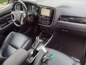 Grey Mitsubishi Outlander 2016 in Kaunas, with an engine capacity of 2.00 L and mileage of 173 thousand km for 7900 €, photo 23 on AUTOMOTO.COM.LV