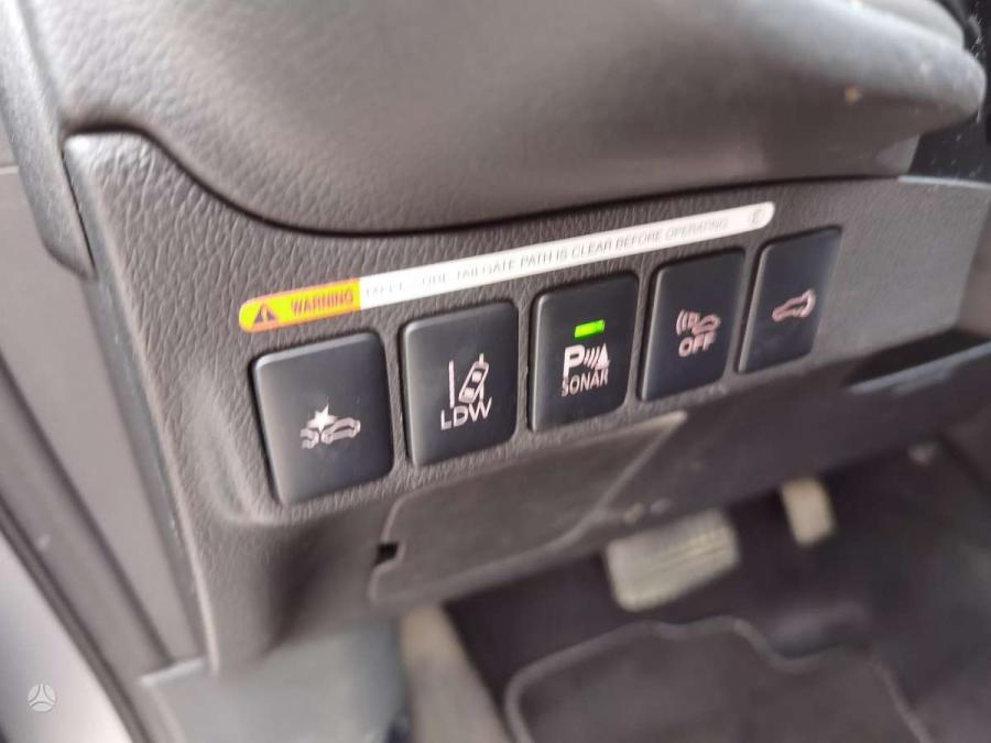 Grey Mitsubishi Outlander 2016 in Kaunas, with an engine capacity of 2.00 L and mileage of 173 thousand km for 7900 €, photo 28 on AUTOMOTO.COM.LV