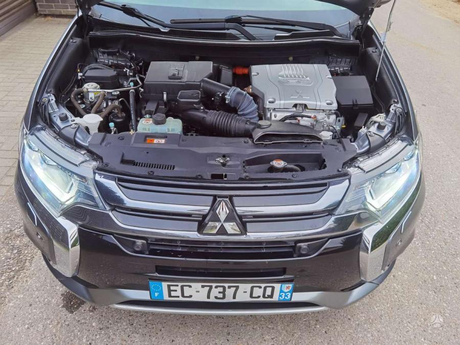 Grey Mitsubishi Outlander 2016 in Kaunas, with an engine capacity of 2.00 L and mileage of 173 thousand km for 7900 €, photo 31 on AUTOMOTO.COM.LV