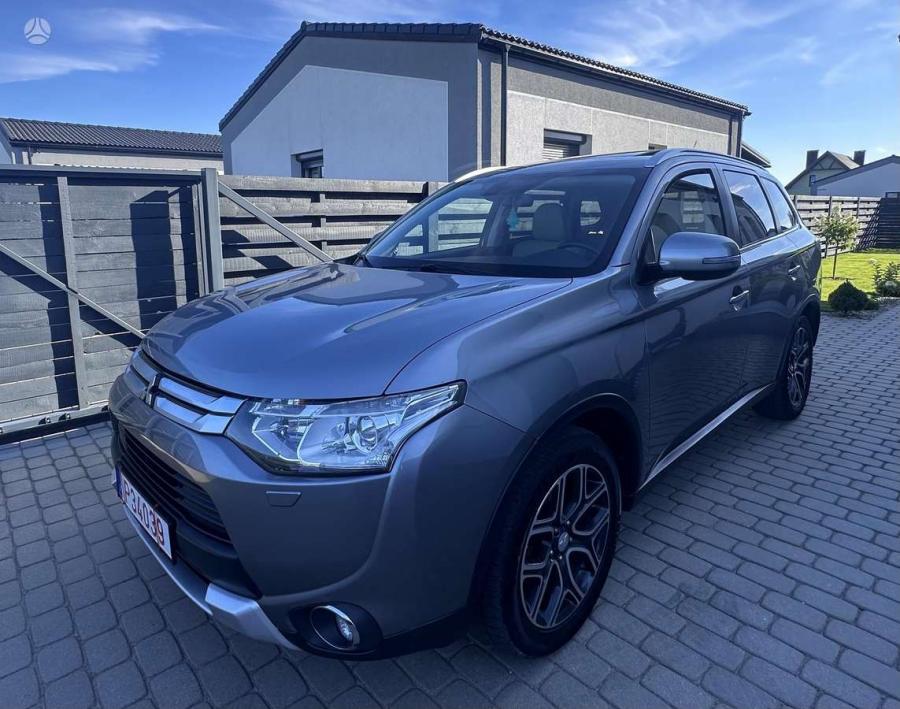 Grey Mitsubishi Outlander 2016 in Klaipeda, with an engine capacity of 2.20 L and mileage of 255 thousand km for 6750 €, photo 3 on AUTOMOTO.COM.LV