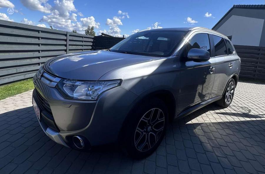 Grey Mitsubishi Outlander 2016 in Klaipeda, with an engine capacity of 2.20 L and mileage of 255 thousand km for 6750 €, photo 4 on AUTOMOTO.COM.LV