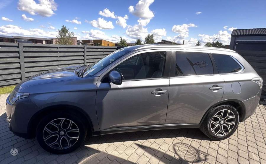 Grey Mitsubishi Outlander 2016 in Klaipeda, with an engine capacity of 2.20 L and mileage of 255 thousand km for 6750 €, photo 5 on AUTOMOTO.COM.LV