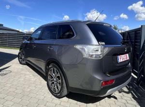 Grey Mitsubishi Outlander 2016 in Klaipeda, with an engine capacity of 2.20 L and mileage of 255 thousand km for 6750 €, photo 6 on AUTOMOTO.COM.LV