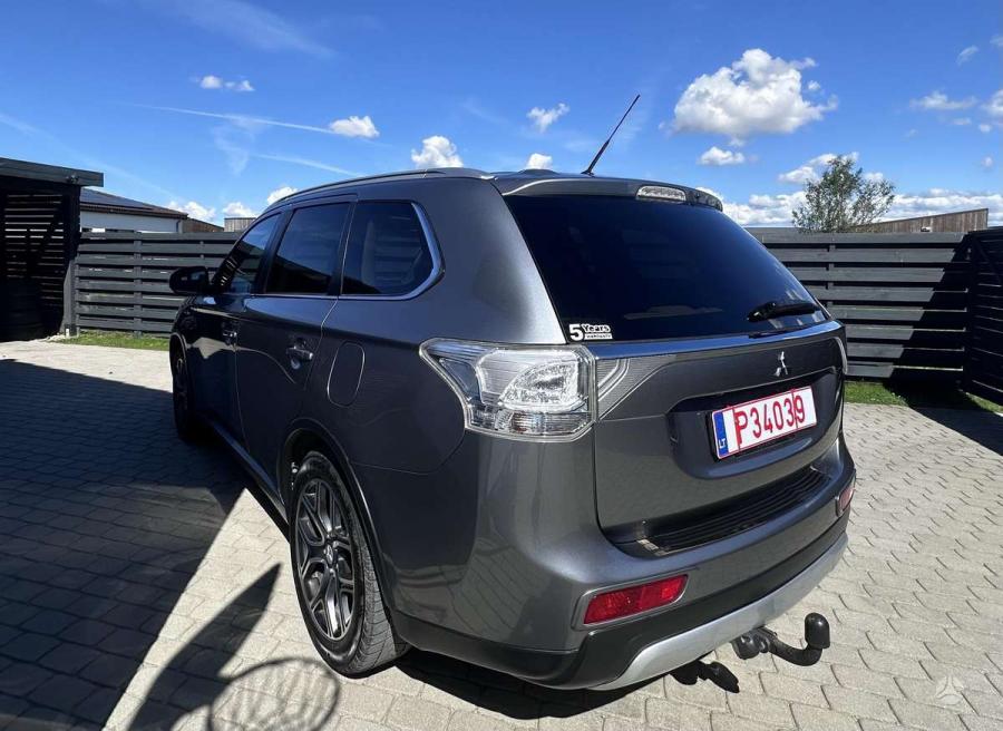 Grey Mitsubishi Outlander 2016 in Klaipeda, with an engine capacity of 2.20 L and mileage of 255 thousand km for 6750 €, photo 7 on AUTOMOTO.COM.LV