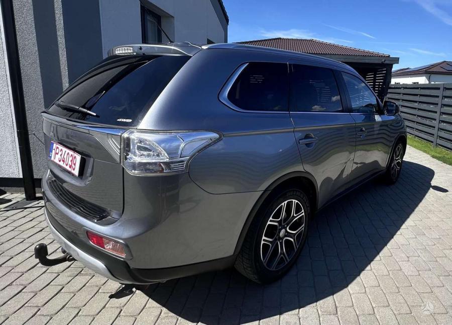 Grey Mitsubishi Outlander 2016 in Klaipeda, with an engine capacity of 2.20 L and mileage of 255 thousand km for 6750 €, photo 9 on AUTOMOTO.COM.LV