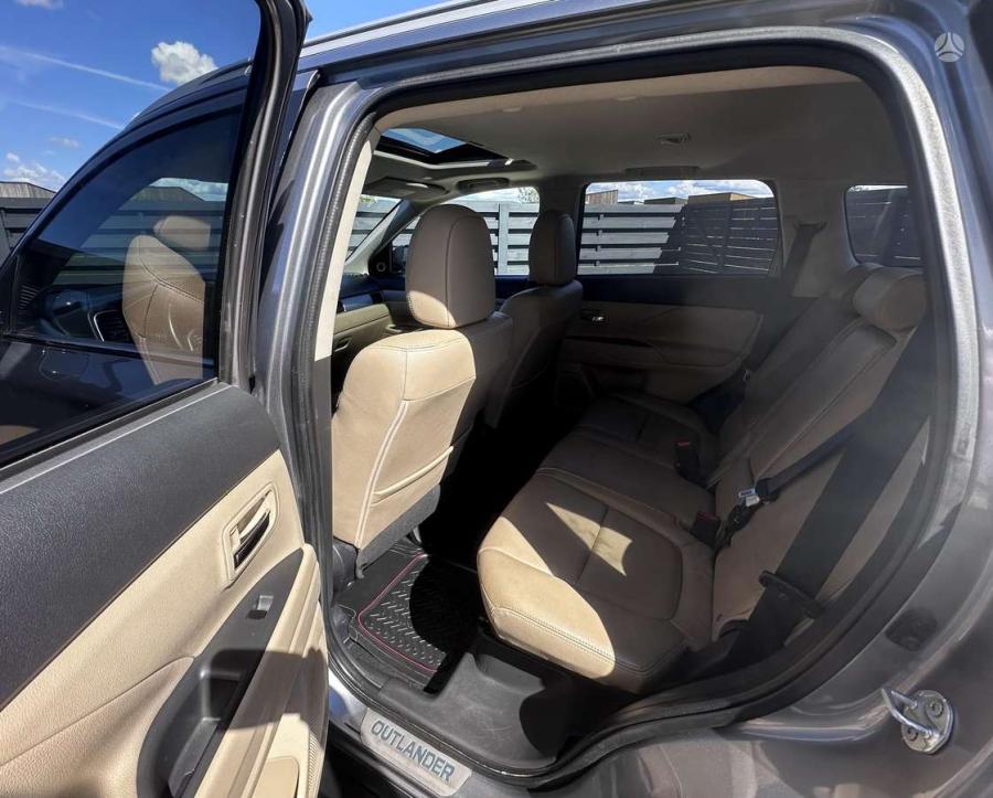 Grey Mitsubishi Outlander 2016 in Klaipeda, with an engine capacity of 2.20 L and mileage of 255 thousand km for 6750 €, photo 14 on AUTOMOTO.COM.LV