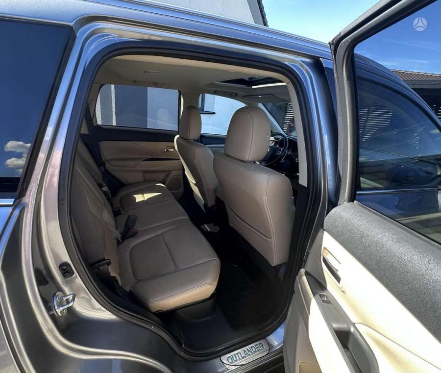 Grey Mitsubishi Outlander 2016 in Klaipeda, with an engine capacity of 2.20 L and mileage of 255 thousand km for 6750 €, photo 15 on AUTOMOTO.COM.LV
