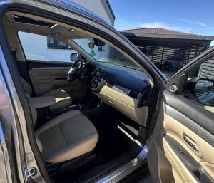 Grey Mitsubishi Outlander 2016 in Klaipeda, with an engine capacity of 2.20 L and mileage of 255 thousand km for 6750 €, photo 16 on AUTOMOTO.COM.LV