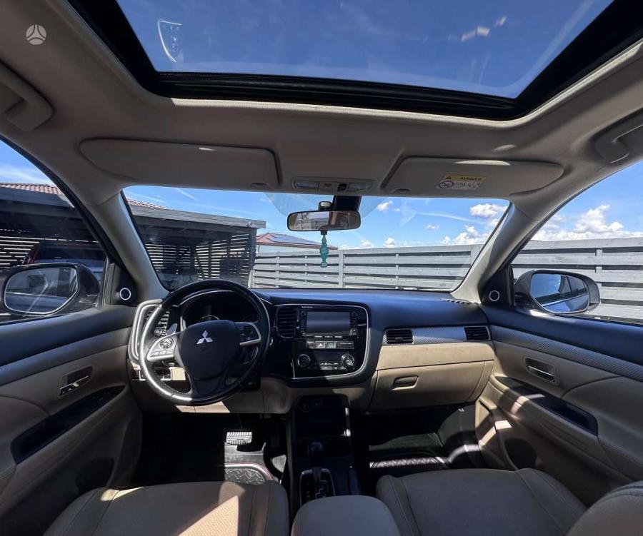 Grey Mitsubishi Outlander 2016 in Klaipeda, with an engine capacity of 2.20 L and mileage of 255 thousand km for 6750 €, photo 20 on AUTOMOTO.COM.LV