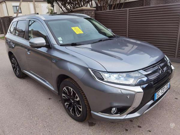 Pelēks Mitsubishi Outlander 2016 Kauņa, ar dzinēja tilpumu 2.00 L un nobraukumu 173 tūkst. km par 7700 €, foto 1 vietnē AUTOMOTO.COM.LV