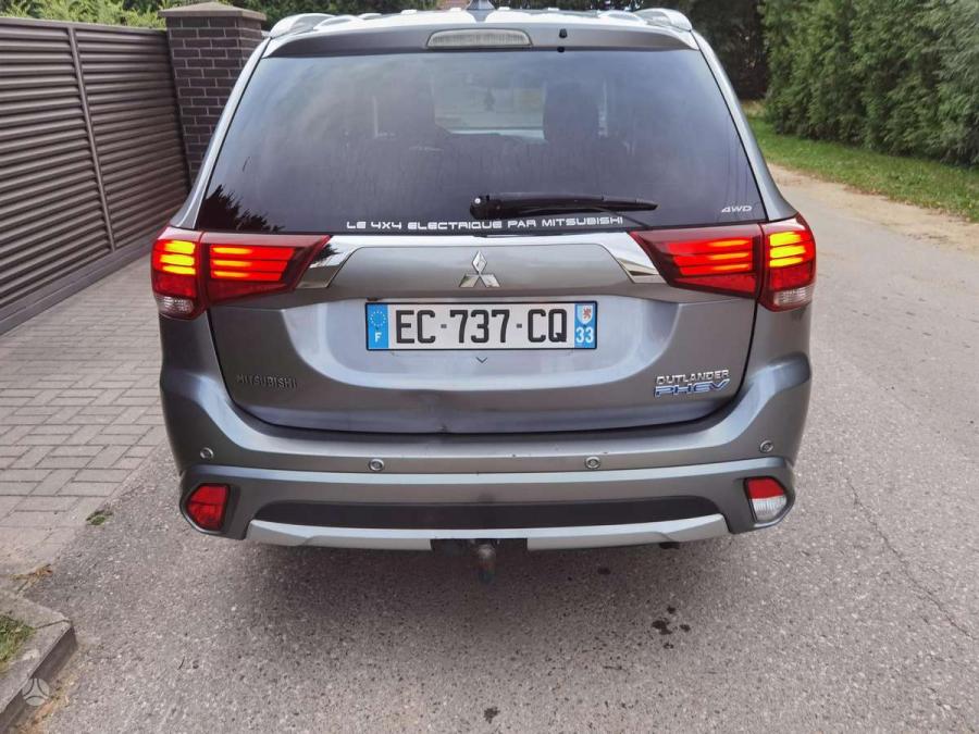 Pelēks Mitsubishi Outlander 2016 Kauņa, ar dzinēja tilpumu 2.00 L un nobraukumu 173 tūkst. km par 7700 €, foto 5 vietnē AUTOMOTO.COM.LV