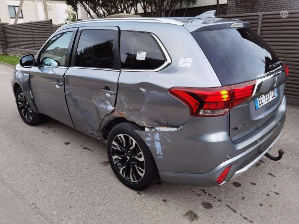 Pelēks Mitsubishi Outlander 2016 Kauņa, ar dzinēja tilpumu 2.00 L un nobraukumu 173 tūkst. km par 7700 €, foto 6 vietnē AUTOMOTO.COM.LV