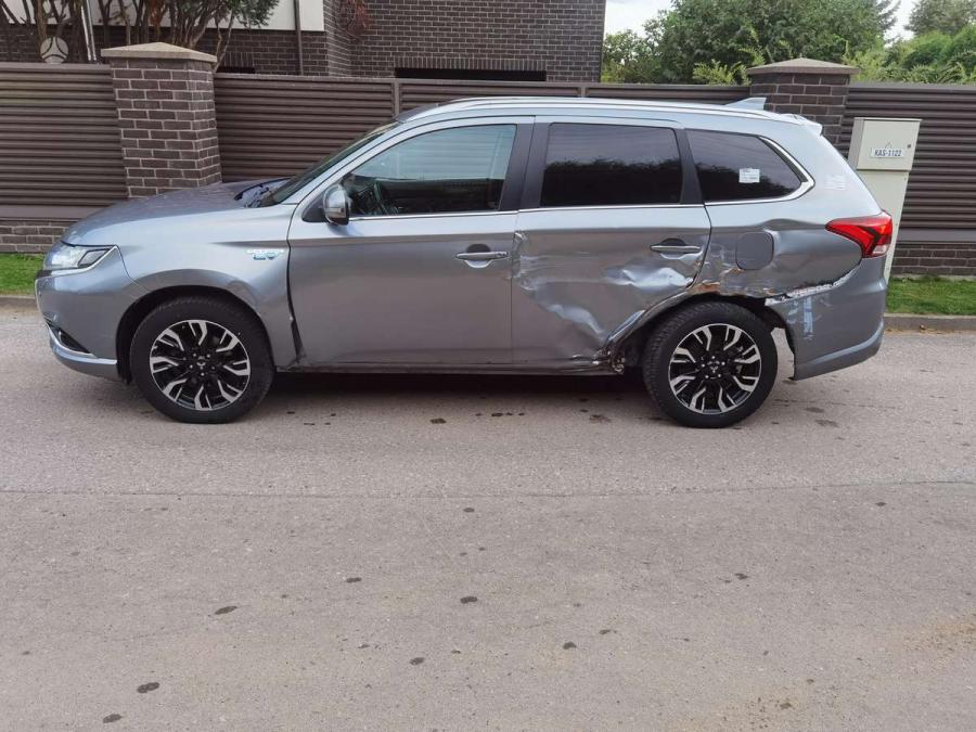 Pelēks Mitsubishi Outlander 2016 Kauņa, ar dzinēja tilpumu 2.00 L un nobraukumu 173 tūkst. km par 7700 €, foto 7 vietnē AUTOMOTO.COM.LV