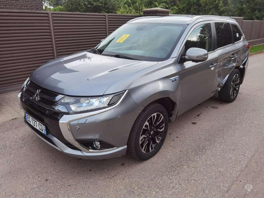 Pelēks Mitsubishi Outlander 2016 Kauņa, ar dzinēja tilpumu 2.00 L un nobraukumu 173 tūkst. km par 7700 €, foto 8 vietnē AUTOMOTO.COM.LV