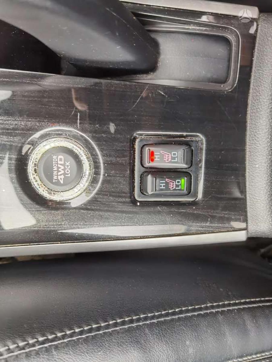 Pelēks Mitsubishi Outlander 2016 Kauņa, ar dzinēja tilpumu 2.00 L un nobraukumu 173 tūkst. km par 7700 €, foto 12 vietnē AUTOMOTO.COM.LV