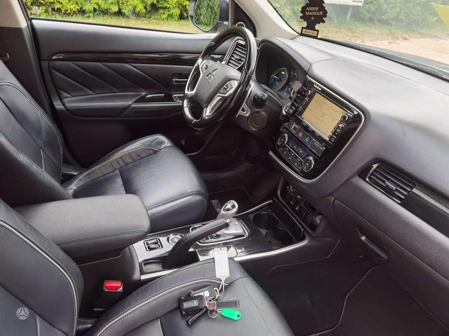 Pelēks Mitsubishi Outlander 2016 Kauņa, ar dzinēja tilpumu 2.00 L un nobraukumu 173 tūkst. km par 7700 €, foto 15 vietnē AUTOMOTO.COM.LV