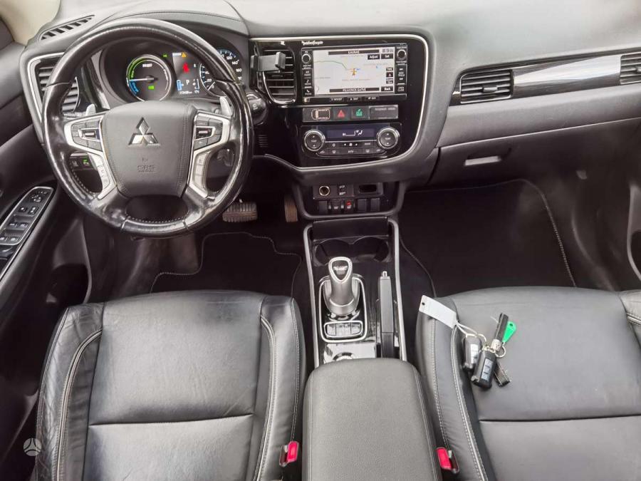 Pelēks Mitsubishi Outlander 2016 Kauņa, ar dzinēja tilpumu 2.00 L un nobraukumu 173 tūkst. km par 7700 €, foto 19 vietnē AUTOMOTO.COM.LV