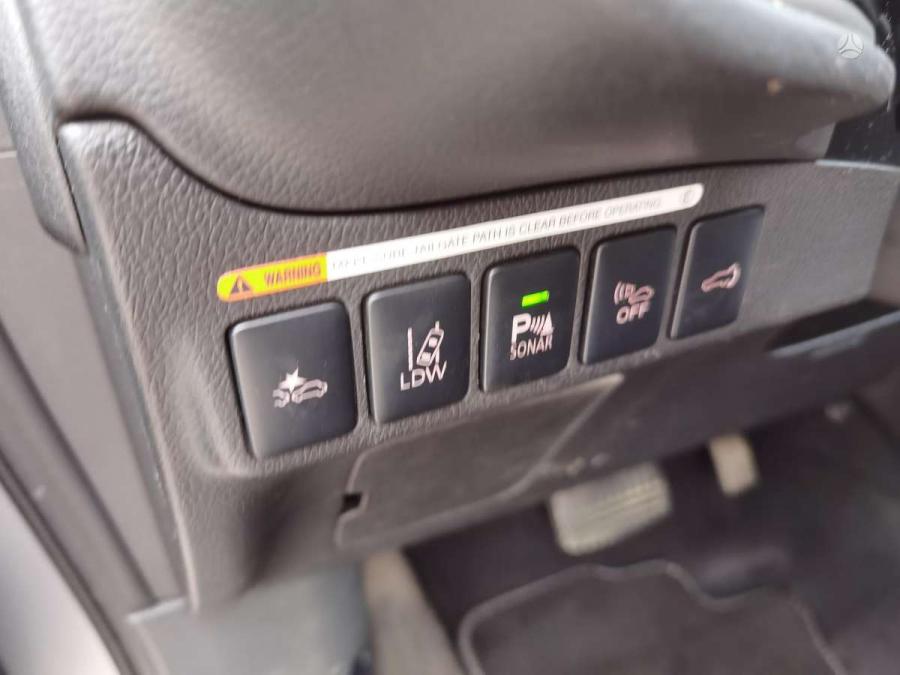 Pelēks Mitsubishi Outlander 2016 Kauņa, ar dzinēja tilpumu 2.00 L un nobraukumu 173 tūkst. km par 7700 €, foto 24 vietnē AUTOMOTO.COM.LV