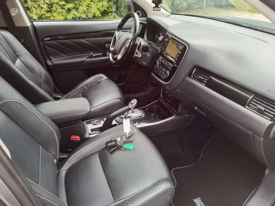 Pelēks Mitsubishi Outlander 2016 Kauņa, ar dzinēja tilpumu 2.00 L un nobraukumu 173 tūkst. km par 7700 €, foto 28 vietnē AUTOMOTO.COM.LV
