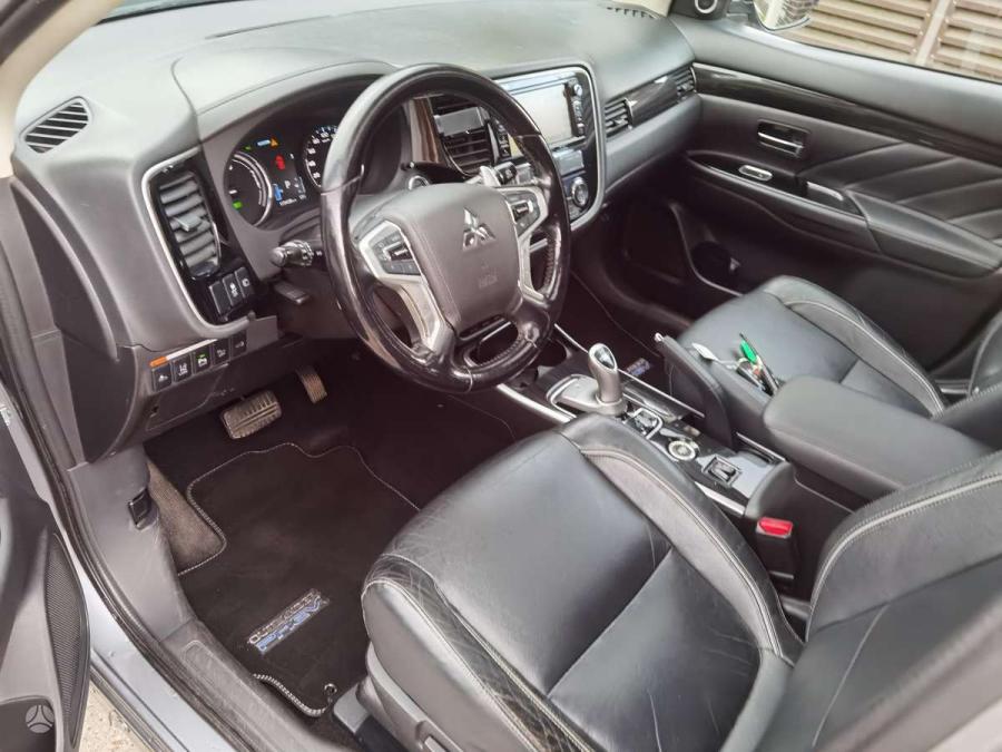 Pelēks Mitsubishi Outlander 2016 Kauņa, ar dzinēja tilpumu 2.00 L un nobraukumu 173 tūkst. km par 7700 €, foto 29 vietnē AUTOMOTO.COM.LV