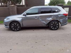 Pelēks Mitsubishi Outlander 2016 Kauņa, ar dzinēja tilpumu 2.00 L un nobraukumu 173 tūkst. km par 7700 €, foto 46 vietnē AUTOMOTO.COM.LV