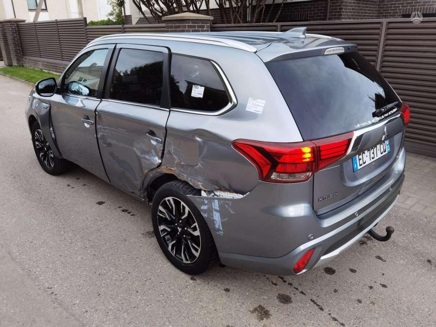 Pelēks Mitsubishi Outlander 2016 Kauņa, ar dzinēja tilpumu 2.00 L un nobraukumu 173 tūkst. km par 7700 €, foto 47 vietnē AUTOMOTO.COM.LV