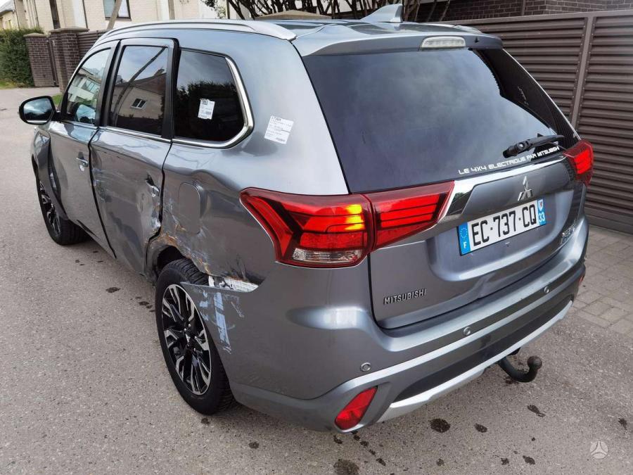 Pelēks Mitsubishi Outlander 2016 Kauņa, ar dzinēja tilpumu 2.00 L un nobraukumu 173 tūkst. km par 7700 €, foto 48 vietnē AUTOMOTO.COM.LV
