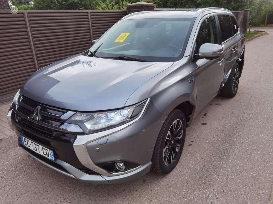 Pelēks Mitsubishi Outlander 2016 Kauņa, ar dzinēja tilpumu 2.00 L un nobraukumu 173 tūkst. km par 7700 €, foto 49 vietnē AUTOMOTO.COM.LV