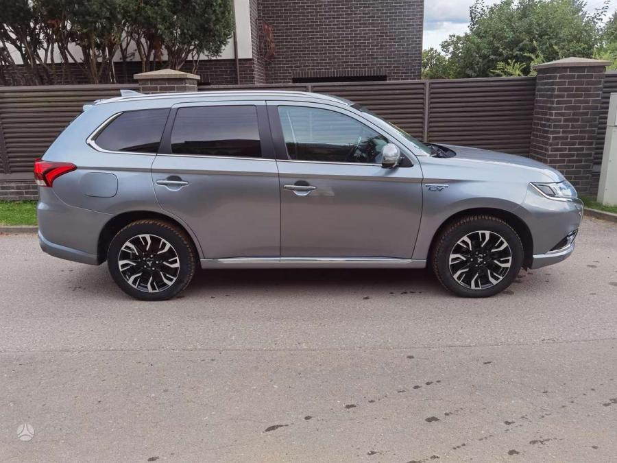 Pelēks Mitsubishi Outlander 2016 Kauņa, ar dzinēja tilpumu 2.00 L un nobraukumu 173 tūkst. km par 7700 €, foto 51 vietnē AUTOMOTO.COM.LV
