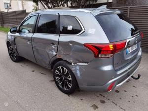 Grey Mitsubishi Outlander 2016 in Kaunas, with an engine capacity of 2.00 L and mileage of 173 thousand km for 6900 €, photo 26 on AUTOMOTO.COM.LV
