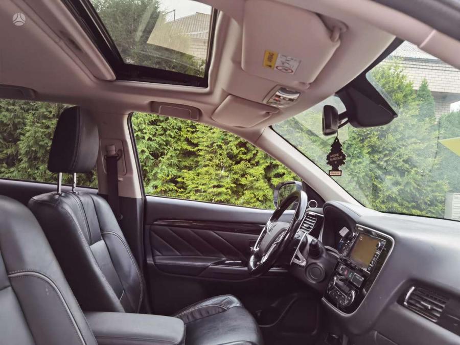 Grey Mitsubishi Outlander 2016 in Kaunas, with an engine capacity of 2.00 L and mileage of 173 thousand km for 6900 €, photo 35 on AUTOMOTO.COM.LV