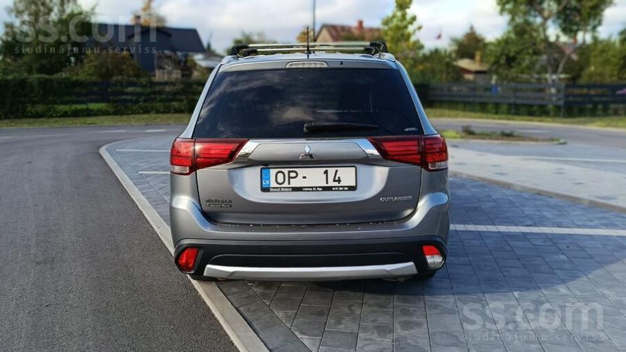 Pelēks Mitsubishi Outlander 2016 Valmiera, ar dzinēja tilpumu 2.00 L un nobraukumu 240 tūkst. km par 11500 €, foto 4 vietnē AUTOMOTO.COM.LV