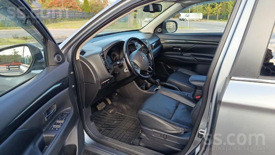Pelēks Mitsubishi Outlander 2016 Valmiera, ar dzinēja tilpumu 2.00 L un nobraukumu 240 tūkst. km par 11500 €, foto 5 vietnē AUTOMOTO.COM.LV