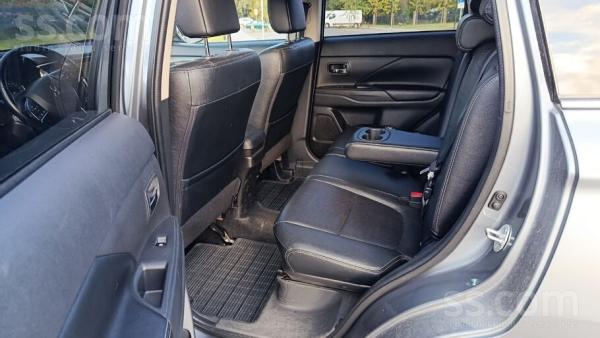 Pelēks Mitsubishi Outlander 2016 Valmiera, ar dzinēja tilpumu 2.00 L un nobraukumu 240 tūkst. km par 11500 €, foto 6 vietnē AUTOMOTO.COM.LV