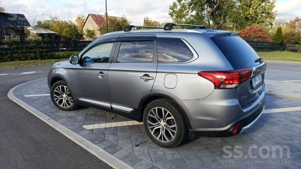 Pelēks Mitsubishi Outlander 2016 Valmiera, ar dzinēja tilpumu 2.00 L un nobraukumu 240 tūkst. km par 11500 €, foto 7 vietnē AUTOMOTO.COM.LV