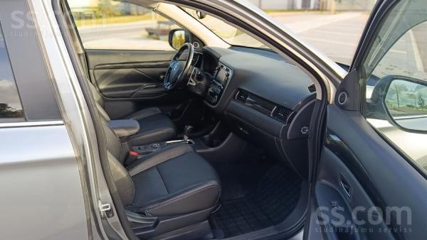 Pelēks Mitsubishi Outlander 2016 Valmiera, ar dzinēja tilpumu 2.00 L un nobraukumu 240 tūkst. km par 11500 €, foto 9 vietnē AUTOMOTO.COM.LV