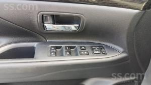 Pelēks Mitsubishi Outlander 2016 Valmiera, ar dzinēja tilpumu 2.00 L un nobraukumu 240 tūkst. km par 11500 €, foto 12 vietnē AUTOMOTO.COM.LV