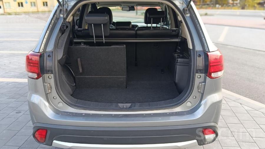 Pelēks Mitsubishi Outlander 2016 Valmiera, ar dzinēja tilpumu 2.00 L un nobraukumu 240 tūkst. km par 11500 €, foto 17 vietnē AUTOMOTO.COM.LV